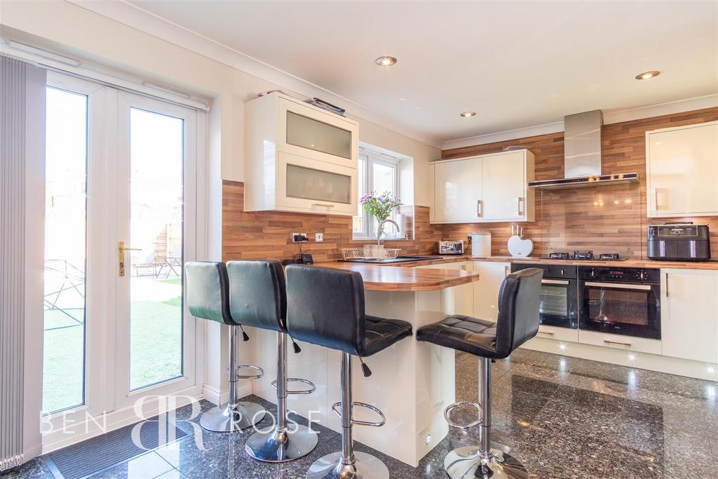 Barn Hey Drive, Farington Moss, Leyland 4 bed detached house - £360,000