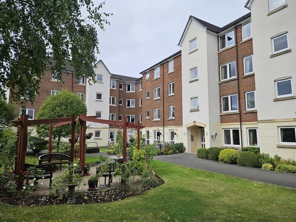Windsor Way, Aldershot 1 bed retirement property for sale - £15,000