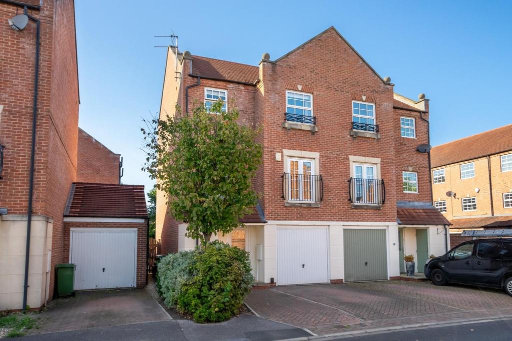 Monarch Way, York 4 bed semi-detached house - £375,000