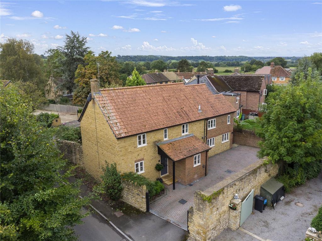 Water Street, South Petherton TA13 4 bed detached house for sale - £570,000