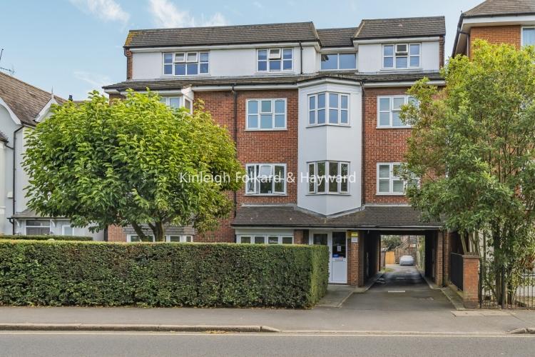 Worple Road London SW20 2 bed flat - £2,000 pcm (£462 pw)