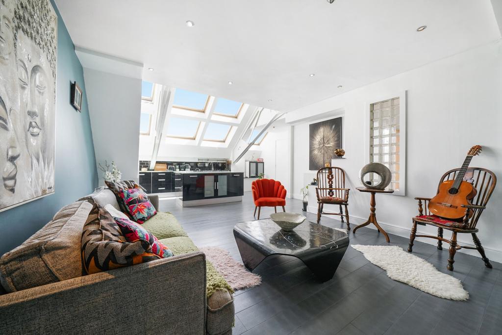 Chartwell Court, Brook Road, Dollis... 2 bed penthouse - £650,000