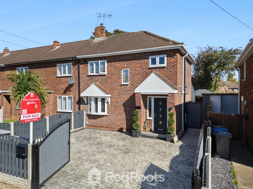 Stonehill Rise, Doncaster DN5 3 bed semi-detached house - £230,000