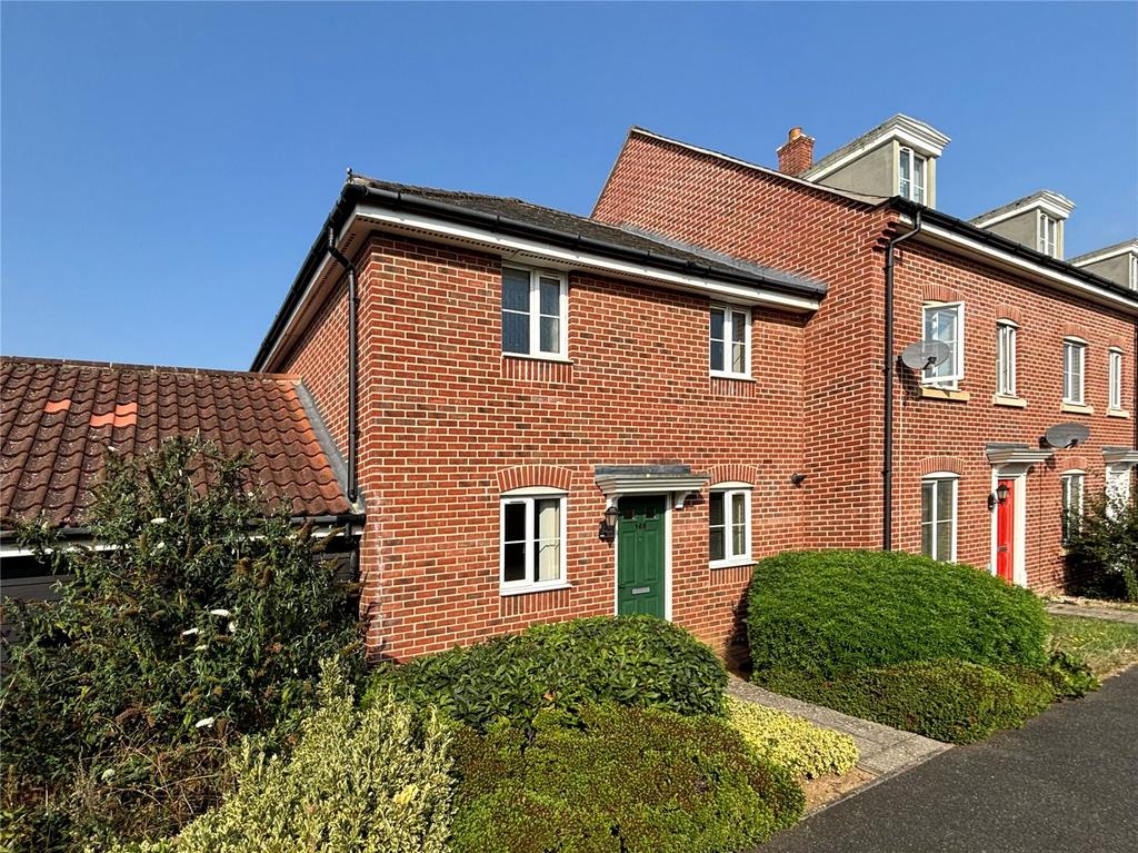 Hundred Acre Way, Red Lodge, Suffolk... 3 bed terraced house - £1,250 ...