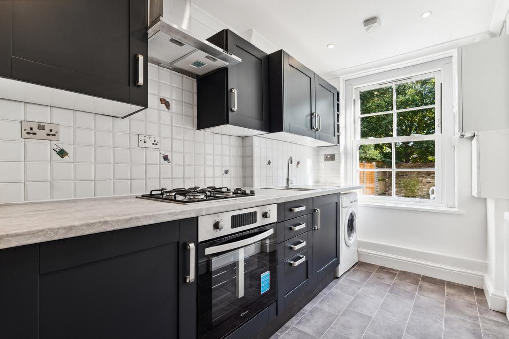 Princess Road, London 2 bed flat - £2,500 pcm (£577 pw)
