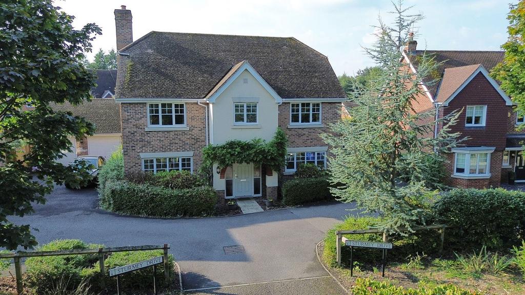Sturmey Drive, Fleet GU51 5 bed detached house - £865,000