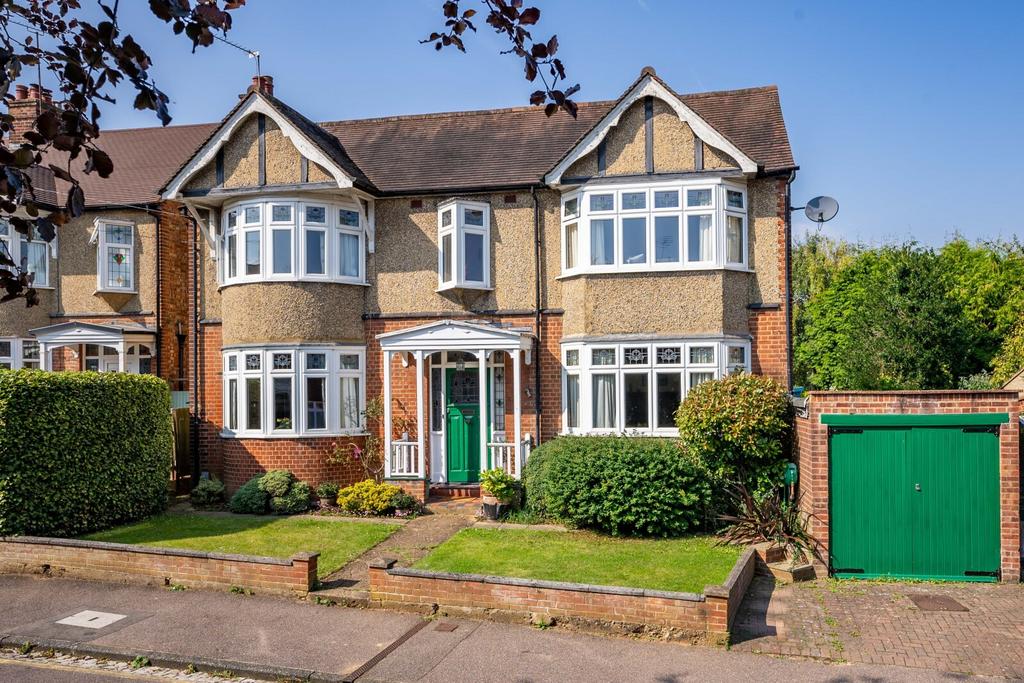 Vanda Crescent, Hertfordshire AL1 4 bed detached house - £1,250,000