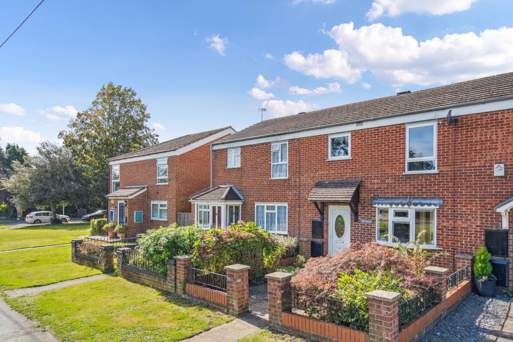 Bangors Road North, Iver SL0 3 bed terraced house - £450,000