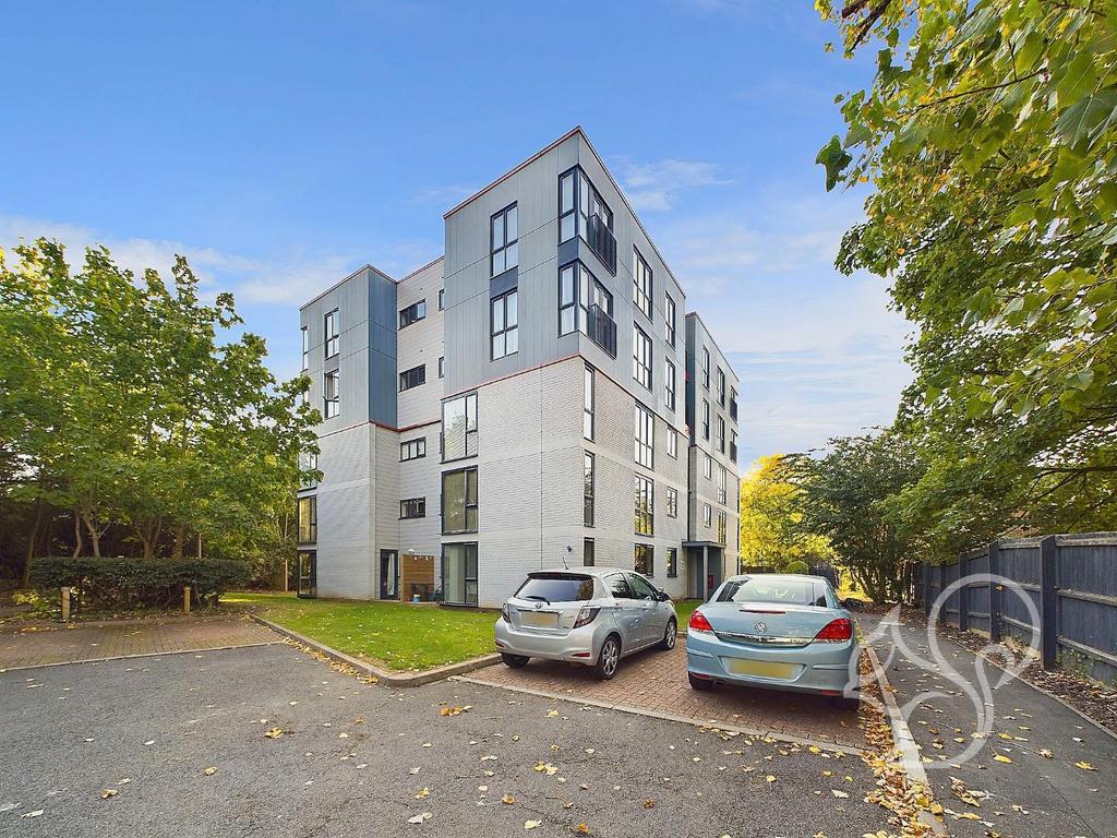 Earlswood Way, Colchester 2 bed penthouse - £220,000