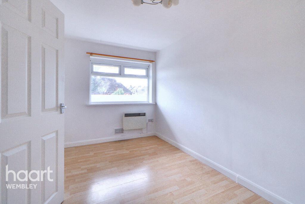 North Wembley 2 bed flat - £295,000