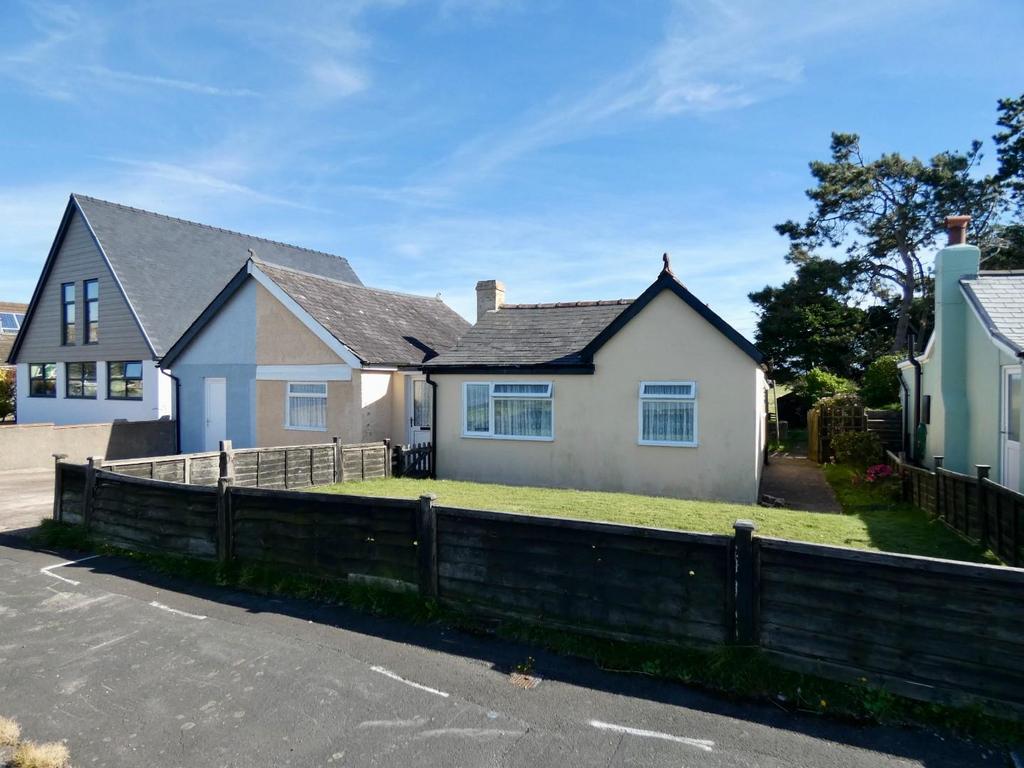 Skinburness Road, Skinburness... 2 bed semi-detached bungalow - £130,000