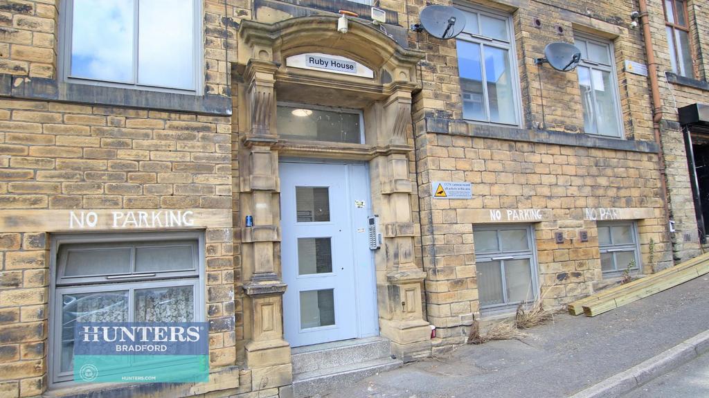 Ruby House, Dyson Street, Bradford... 1 bed apartment - £550 pcm (£127 pw)