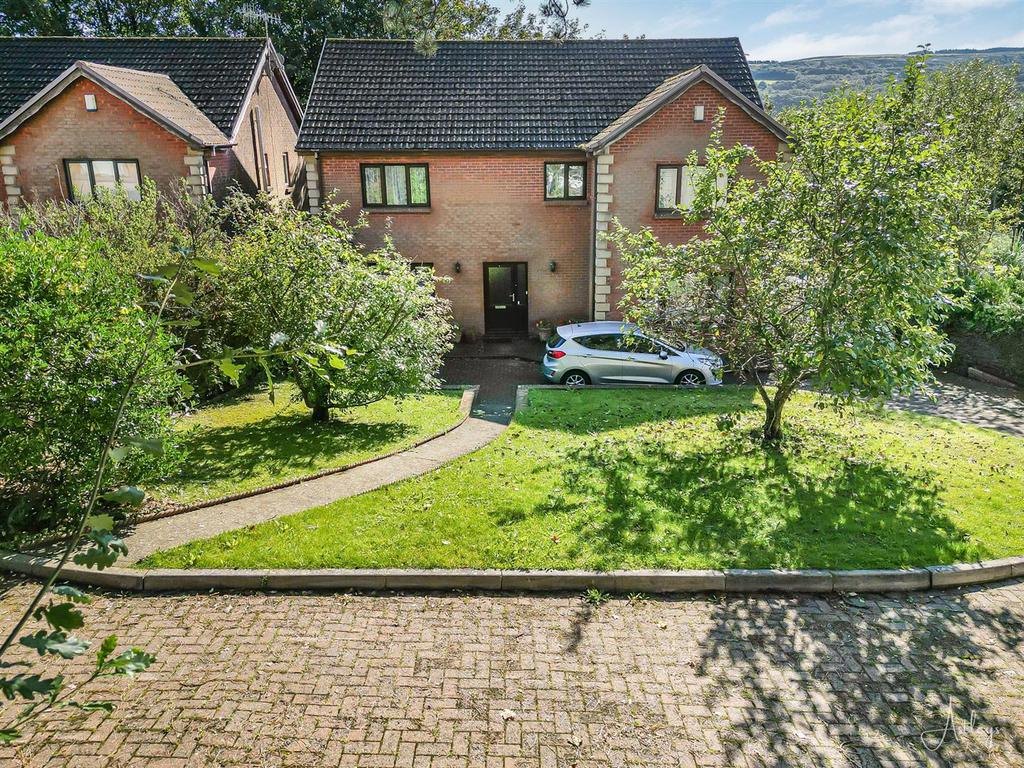 New Road, Cilfrew, Neath 6 bed detached house - £439,000