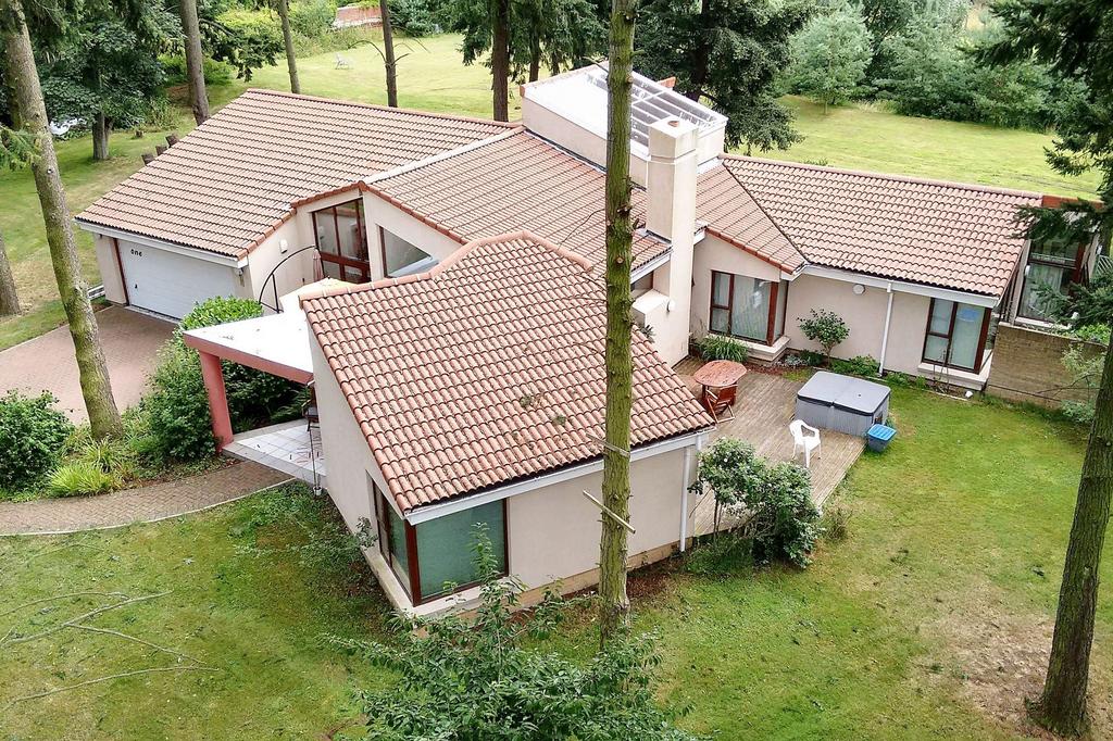 Aleutia Gardens, Thetford, IP24 5 bed detached bungalow for sale - £700,000