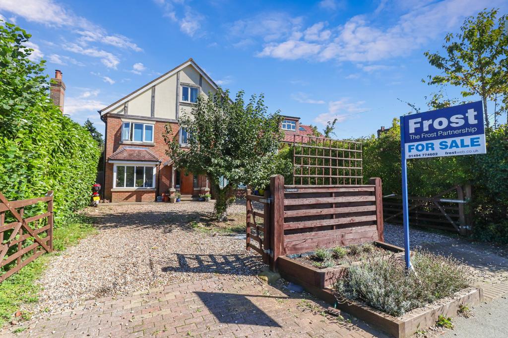 Bellingdon, Chesham, Buckinghamshire... 6 bed detached house - £1,100,000