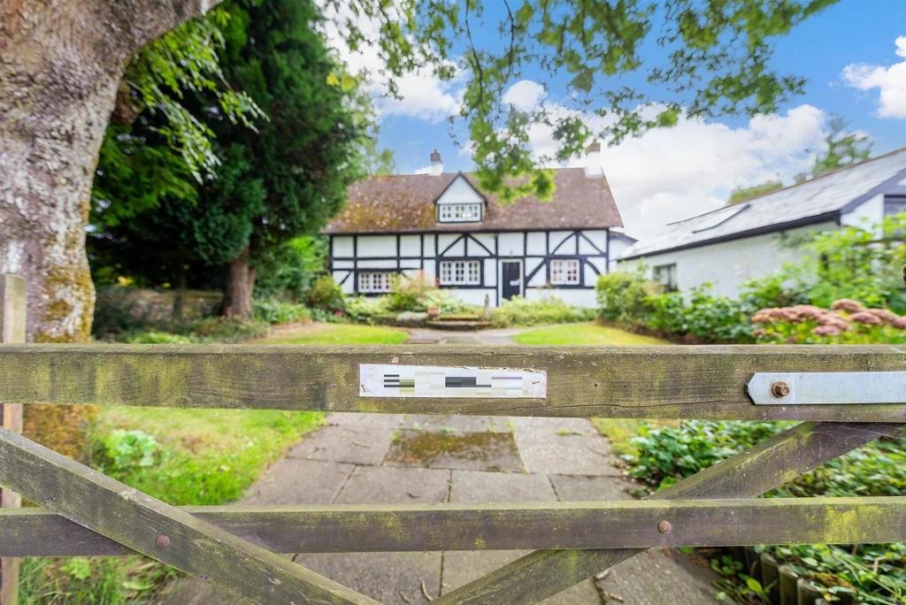 Harvel Street, Harvel, Meopham, Kent 3 bed detached house - £600,000