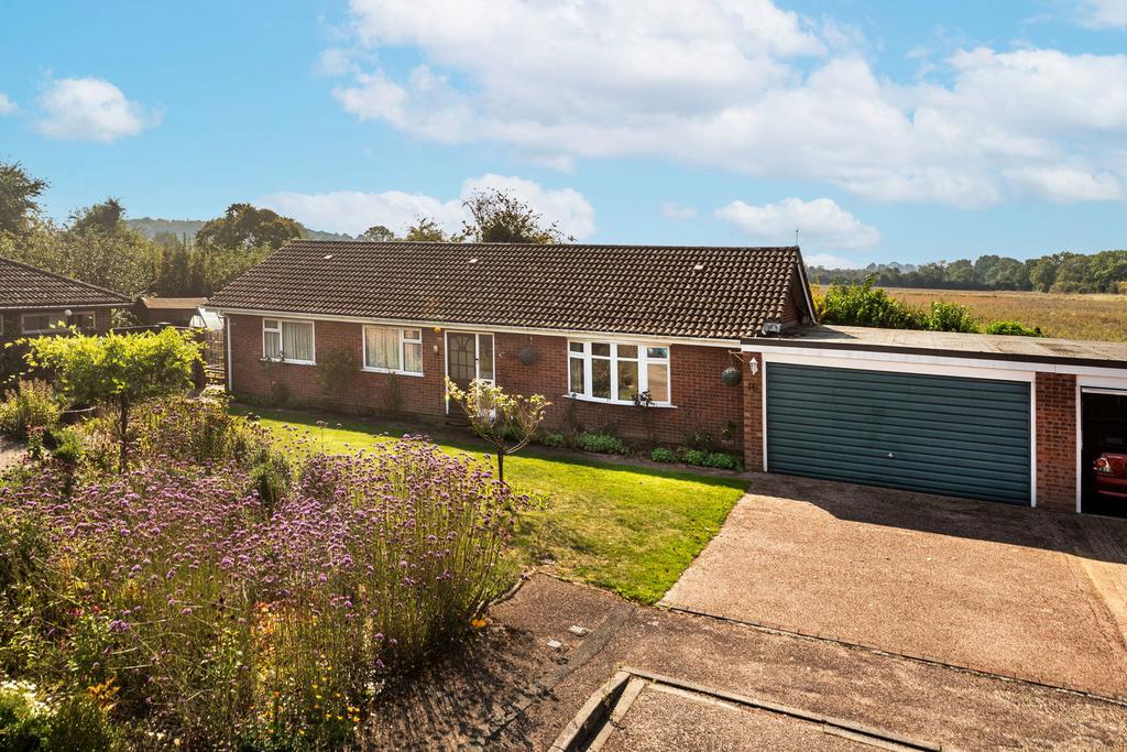 Willow Way, Cambridge CB22 3 bed detached bungalow for sale - £575,000