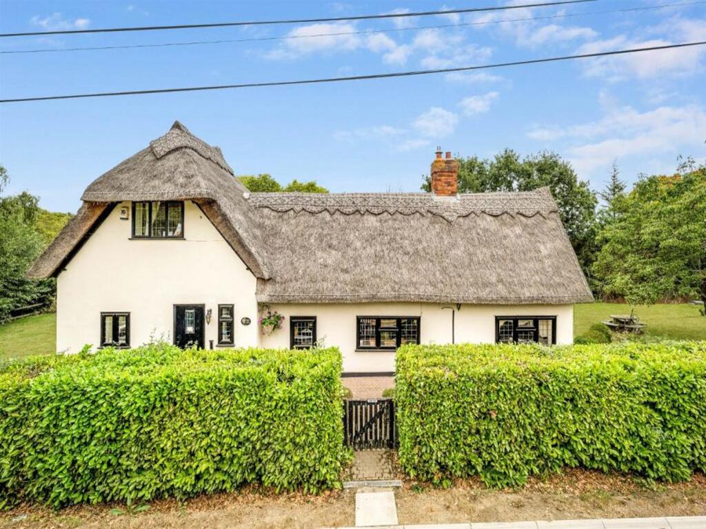 Chalk Street, Rettendon Common 4 bed cottage for sale - £775,000
