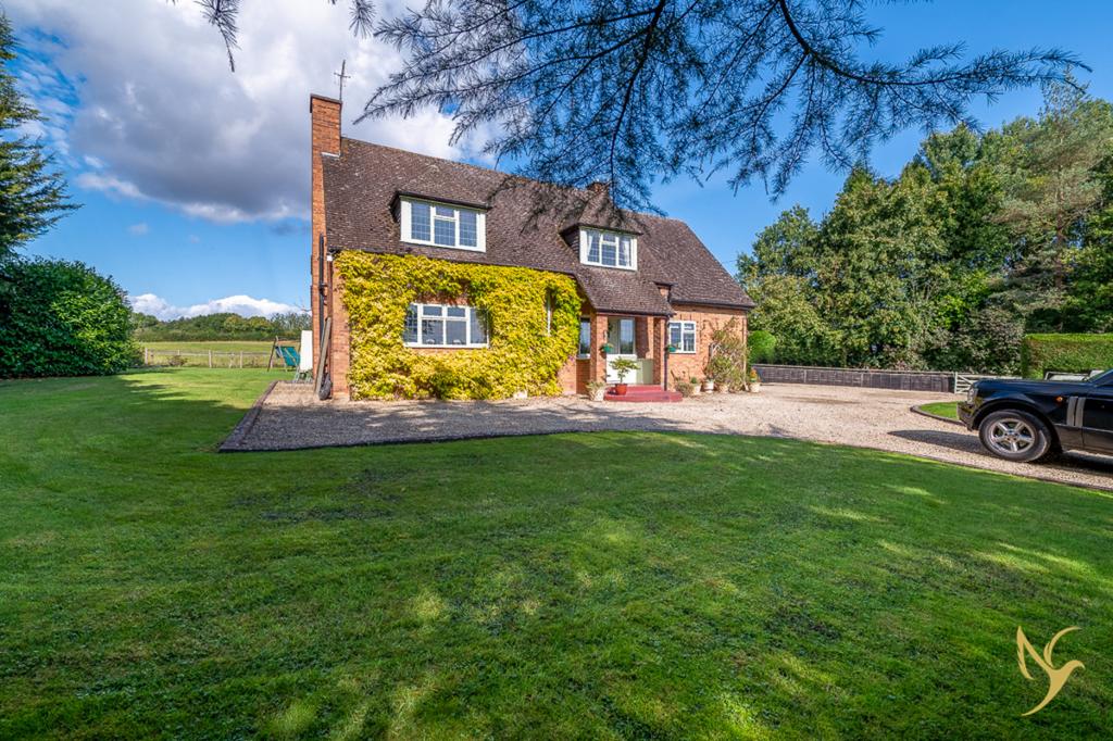 Worcester WR6 5 bed detached house - £800,000