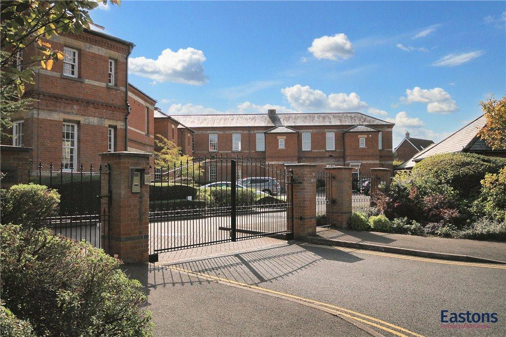 Sandy Mead, Surrey KT19 1 bed flat - £349,950