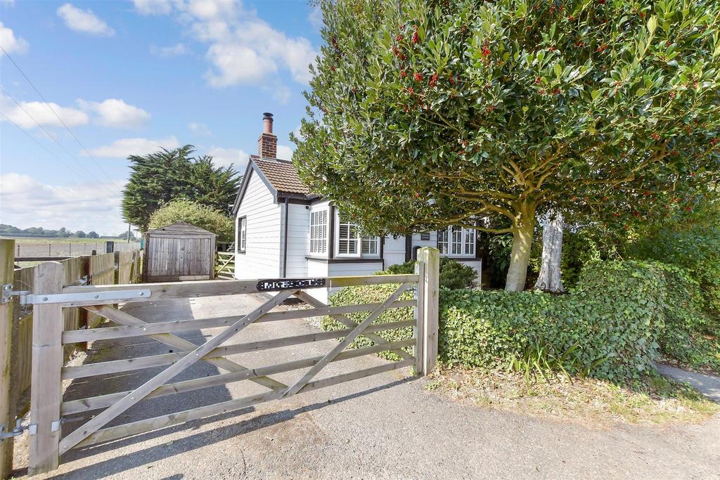 Well Penn Road, Cliffe, Rochester, Kent 2 bed detached bungalow - £400,000