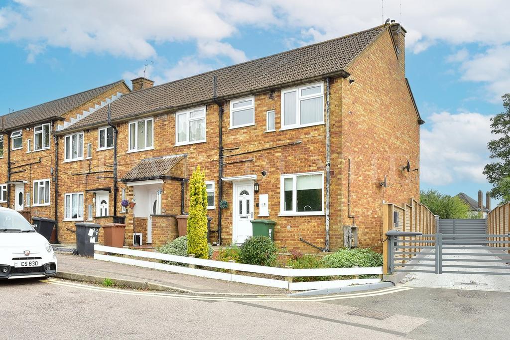 The Grove, Potters Bar, EN6 1 bed ground floor maisonette - £299,950