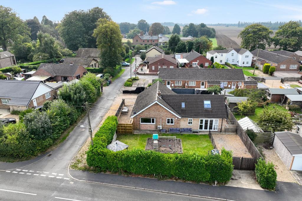 The Barracks, Gorefield, PE13 4 bed detached bungalow - £325,000