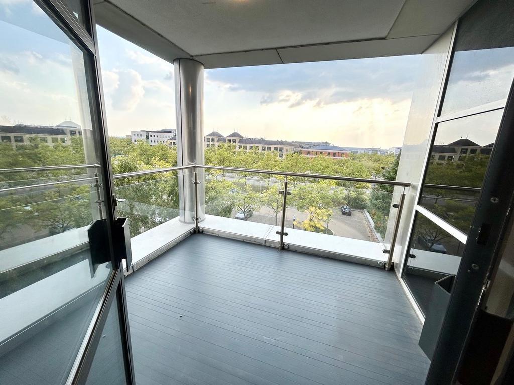 Silbury Boulevard, Milton Keynes, MK9 1 bed apartment for sale - £235,000
