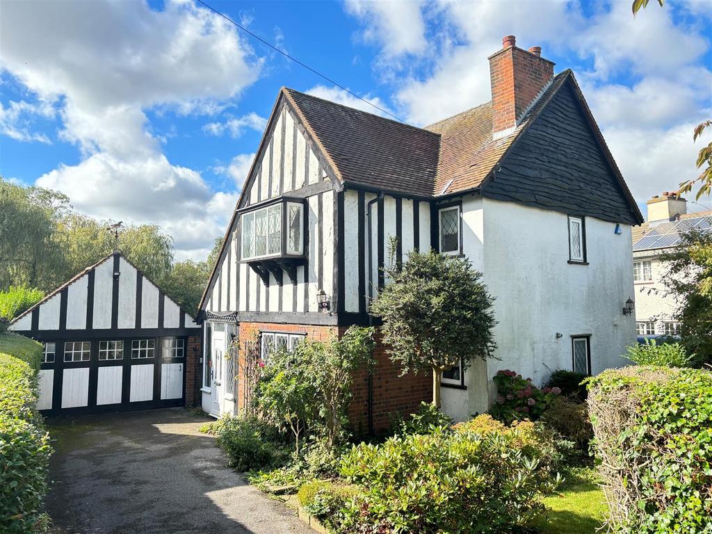 Heath Drive, Little Heath, Potters... 4 bed detached house - £1,000,000
