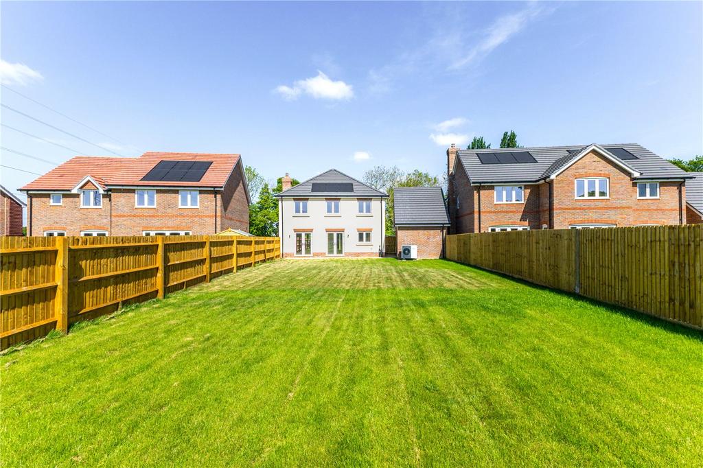 Meadow View, Pamber End, Tadley... 3 bed detached house for sale - £695,000