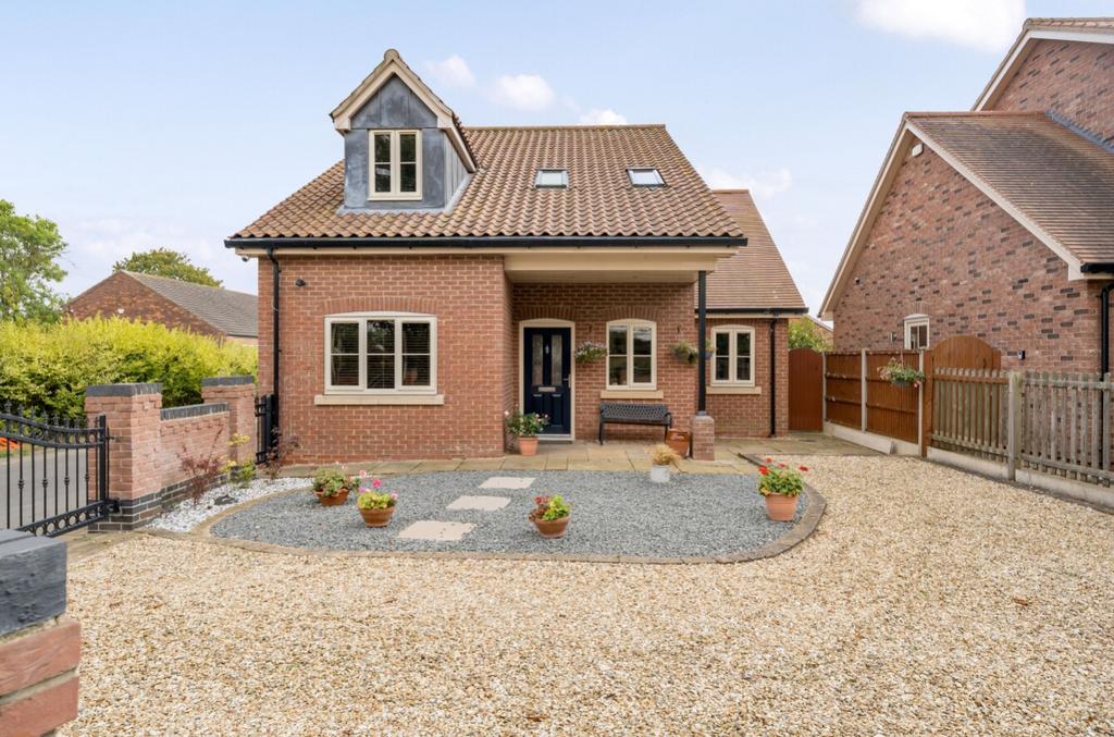 Tillbridge Road, Sturton By Stow... 3 bed detached house - £400,000