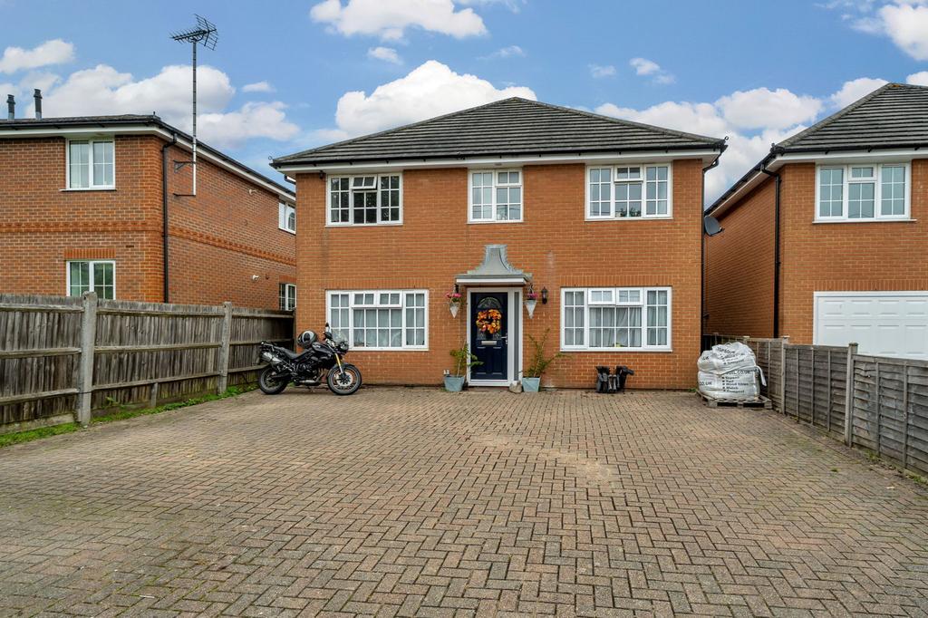 Worting Road, Basingstoke 4 bed detached house - £675,000