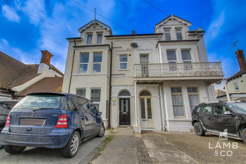 19 Church Road, Clacton-On-Sea CO15 1 bed flat - £650 pcm (£150 pw)