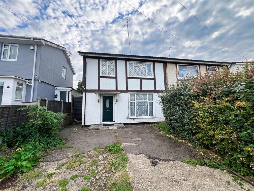 Harvey Gardens, Loughton, IG10 3 bed semi-detached house - £475,000