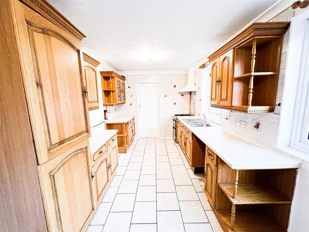 Cambridge Road, Ilford, IG3 2 bed house - £1,600 pcm (£369 pw)