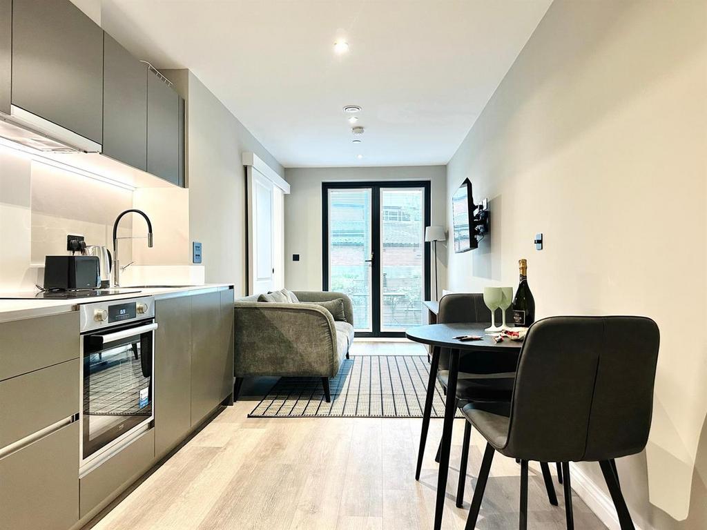 Springwell Gardens, Springwell Road... 1 bed apartment - £975 pcm (£225 pw)
