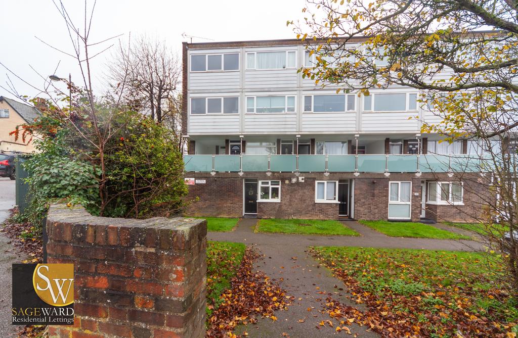 Crib Street, Herts SG12 2 bed apartment - £1,200 pcm (£277 pw)
