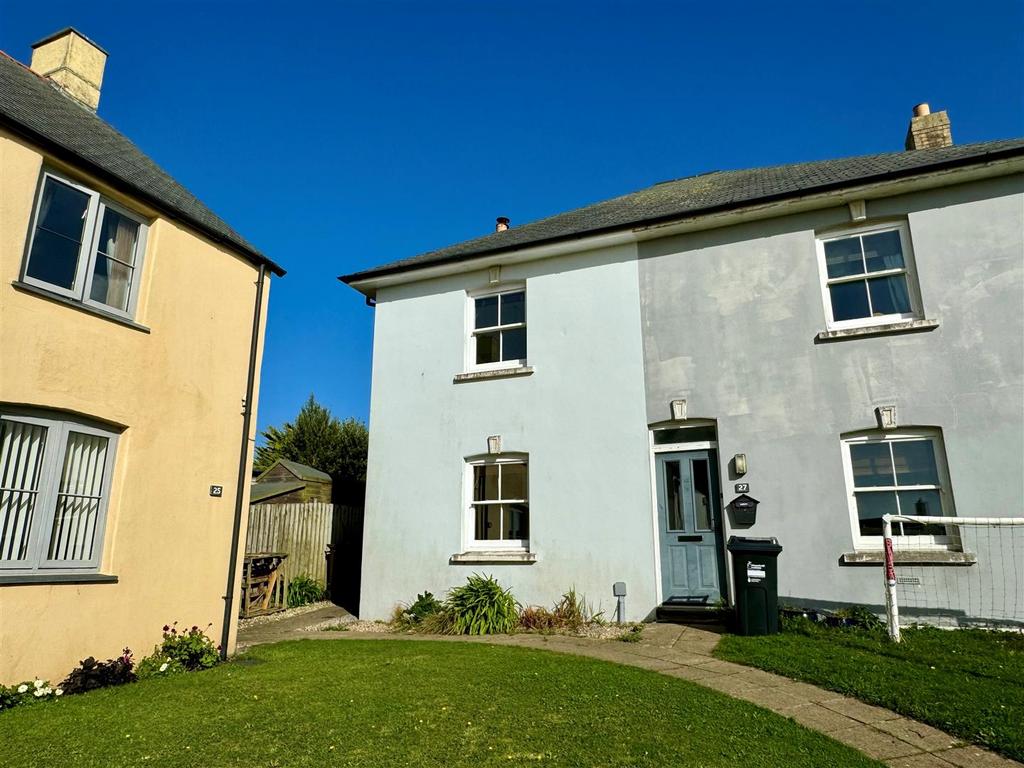 Bezant Place, Newquay TR7 2 bed semi-detached house - £1,200 pcm (£277 pw)