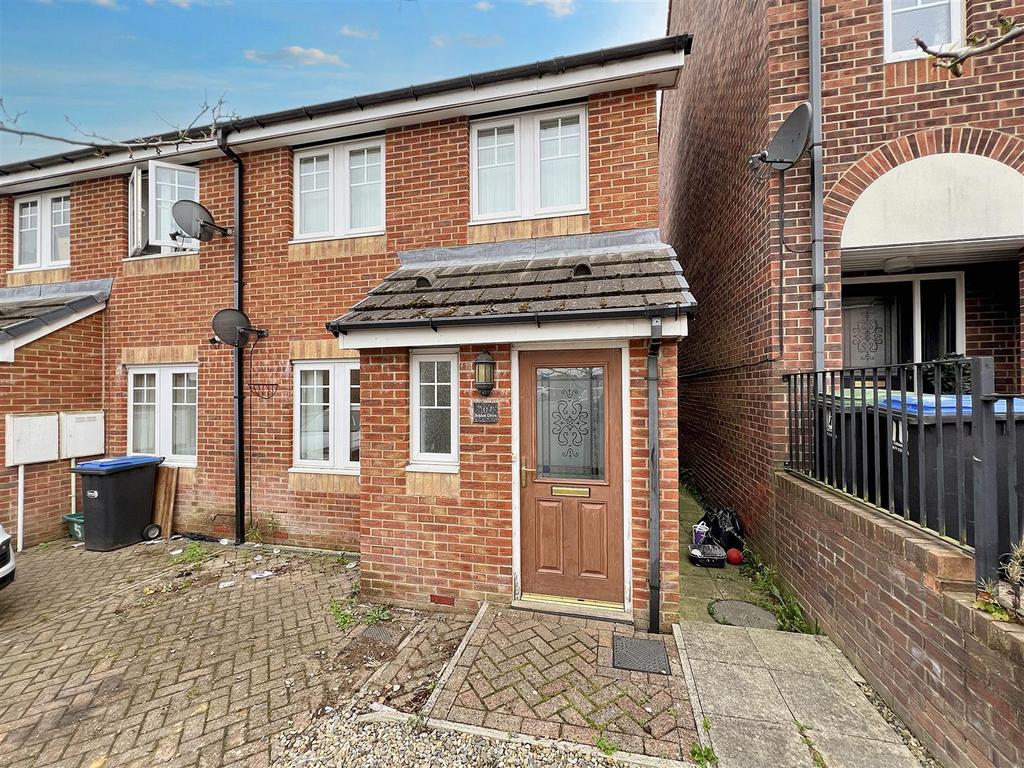 Beldon Drive, Stanley DH9 3 bed semi-detached house - £80,000