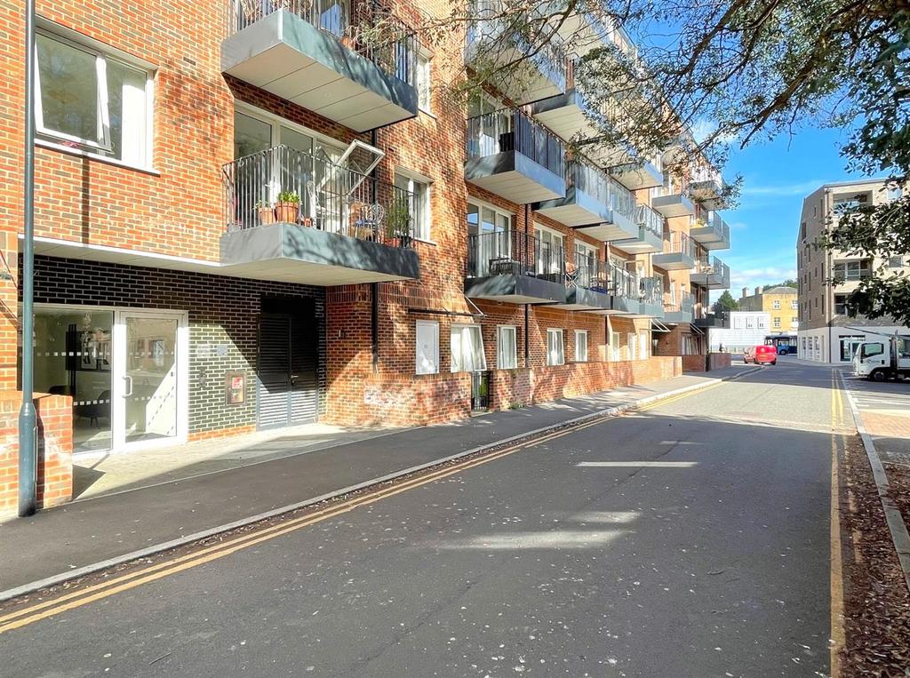 Morton Peto Road, Bishop's Stortford... 1 bed apartment - £280,000