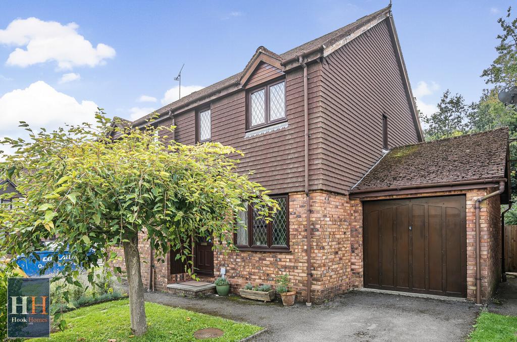 Vetch Field, Hook RG27 3 bed semi-detached house - £400,000