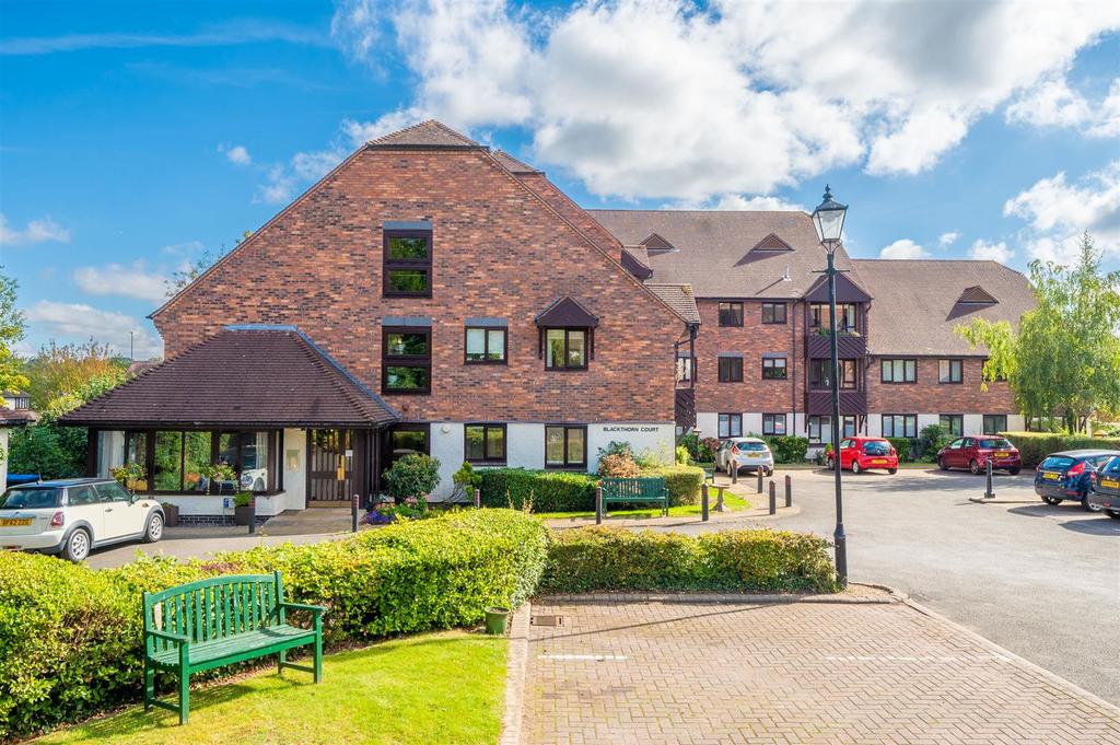 Chestnut Walk, Henley-In-Arden B95 2 bed flat - £850 pcm (£196 pw)