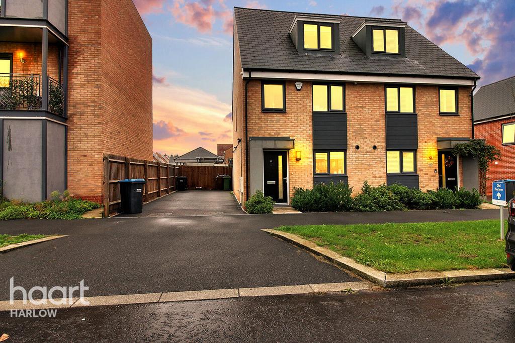 Aspen Way, Harlow 3 bed semi-detached house - £450,000