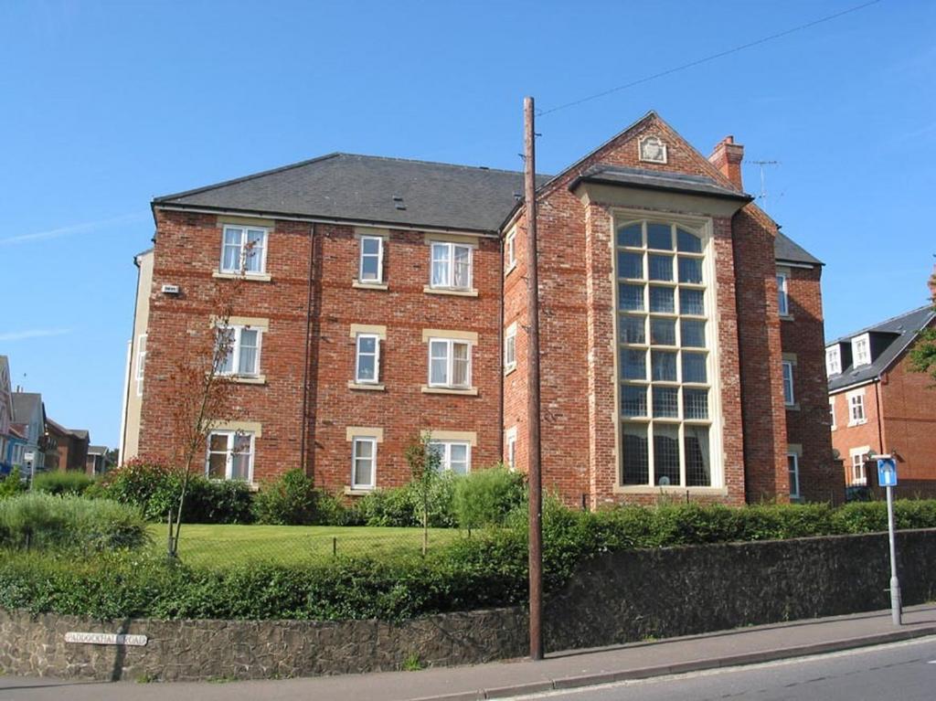 Boltro Road, Charter Gate Boltro... 2 bed flat - £350,000