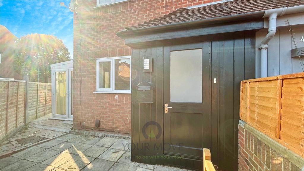 Fleming Way, London SE28 1 bed end of terrace house - £1,400 pcm (£323 pw)