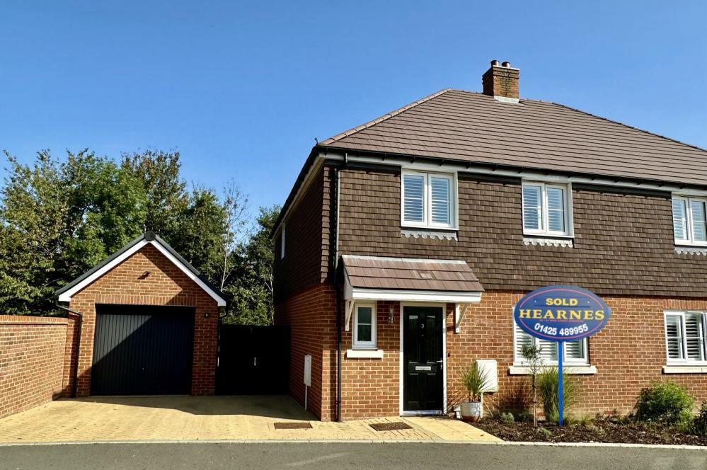 Ringwood, BH24 3FL 4 bed semi-detached house - £525,000