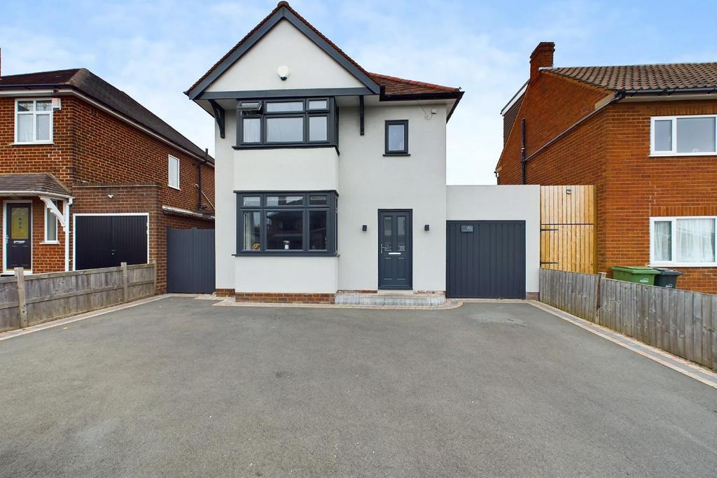 Wentworth Road, Stourbridge, DY8 4RZ 3 bed detached house - £387,000