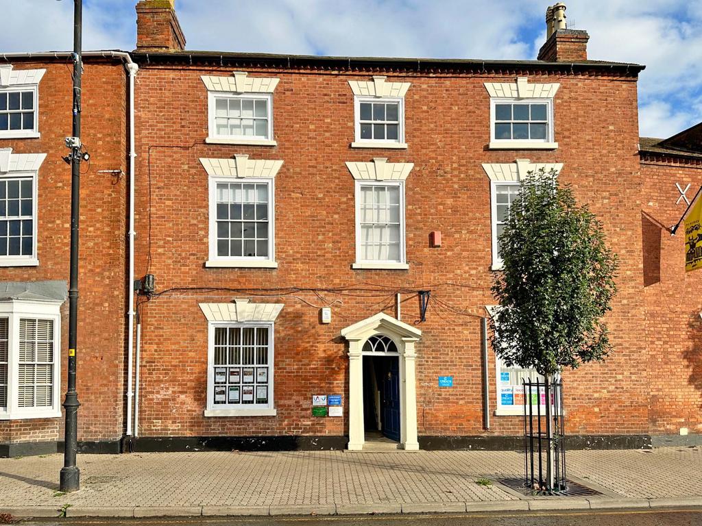 Offices, Broad Street, Pershore... Office - £245 pcm (£57 pw)