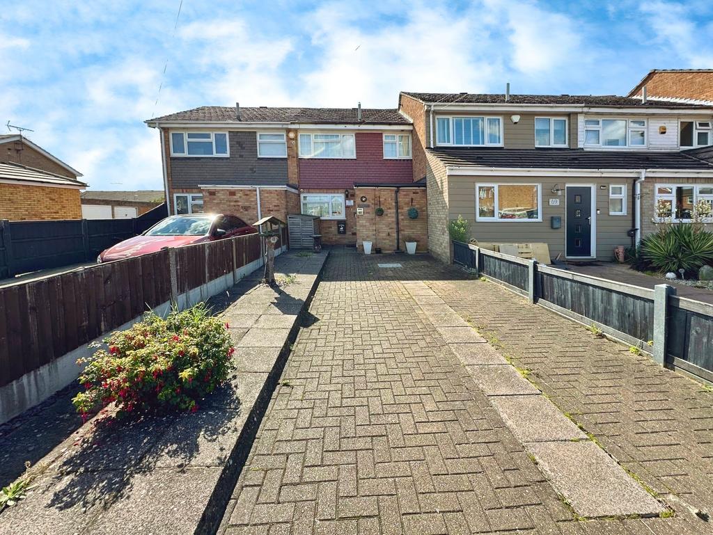 Howell Road, Corringham, SS17 3 bed terraced house - £325,000