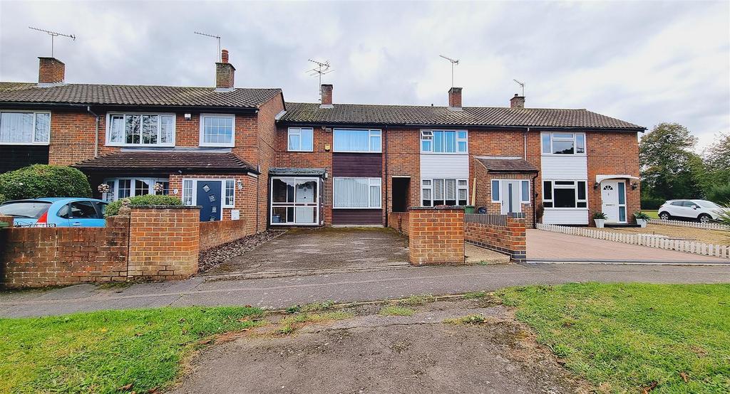 Long Furlong Drive, Slough 3 bed terraced house - £415,000
